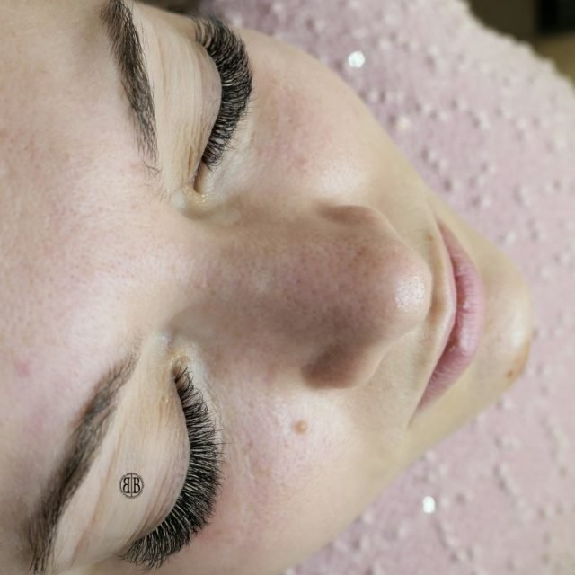 What you need to know about Russian Volume Eyelash Extensions